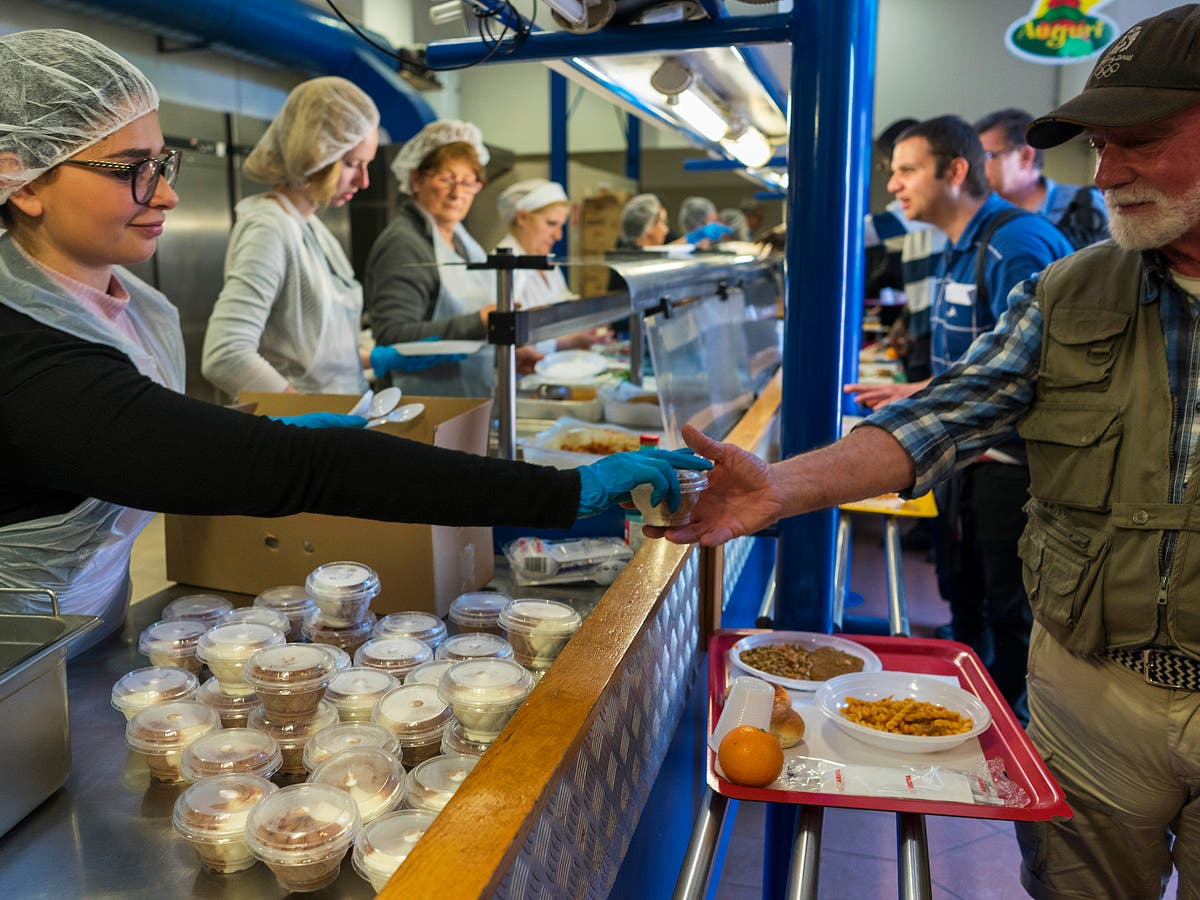 Pope gives 3,000 ice creams to poor and homeless people | The ...