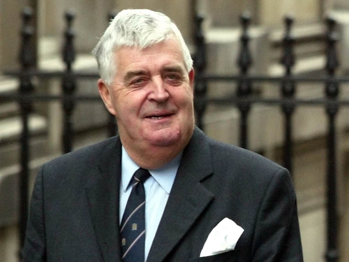 Un miembro de la nobleza británica llama a Kamala Harris “la india” en ...