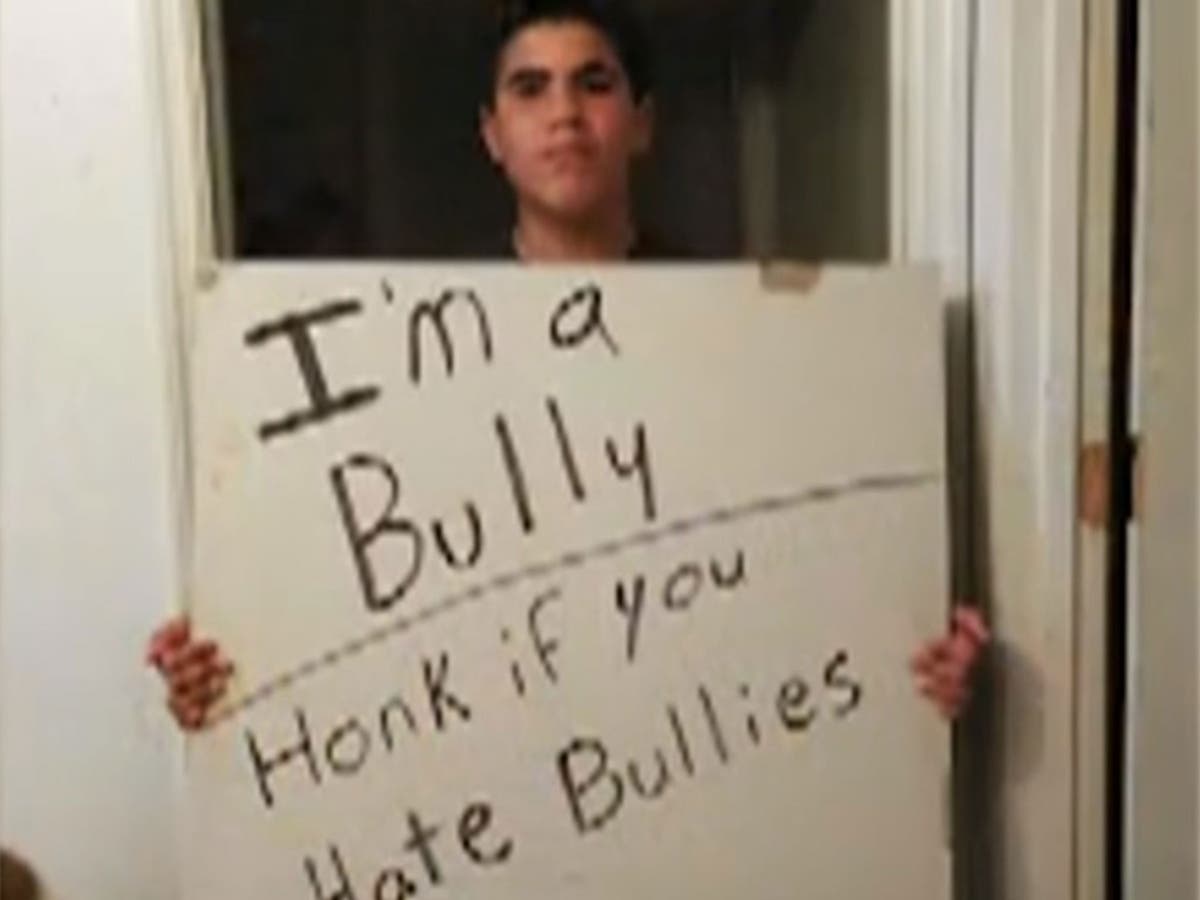 Florida father makes teenager stand on street with ‘I’m a bully’ sign ...