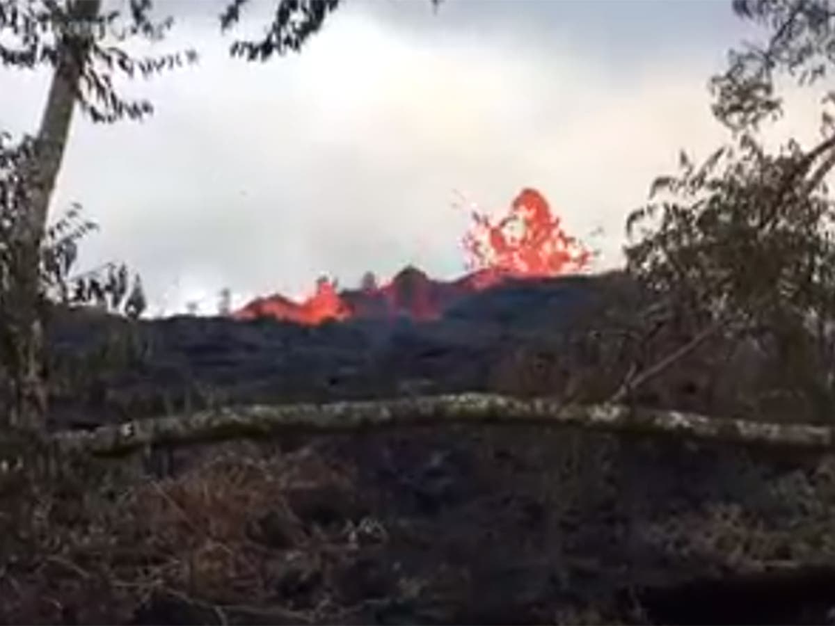 Hawaii volcano latest: Giant new fissure opens, flinging ballistic rock ...