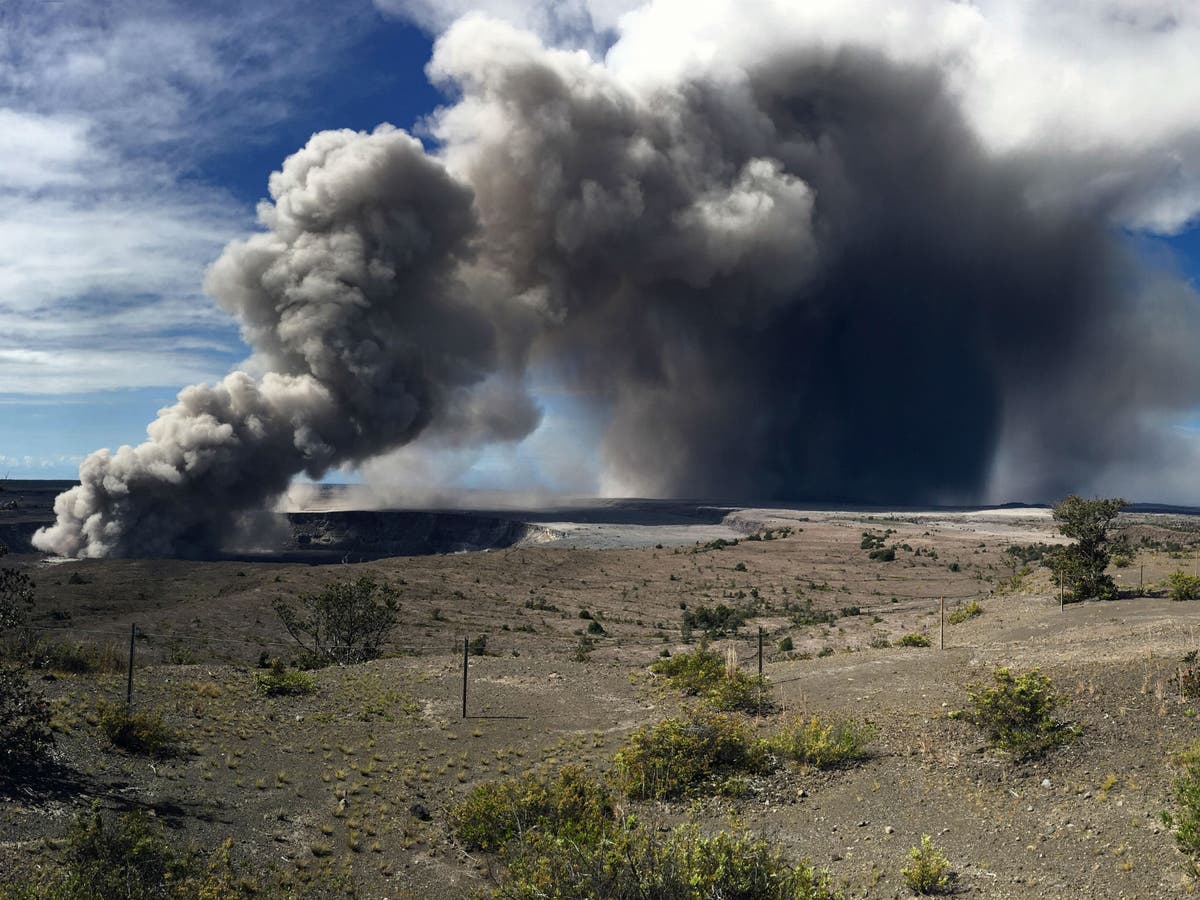 Hawaii volcano spews 'ballistic blocks' into the sky in 'most energetic ...