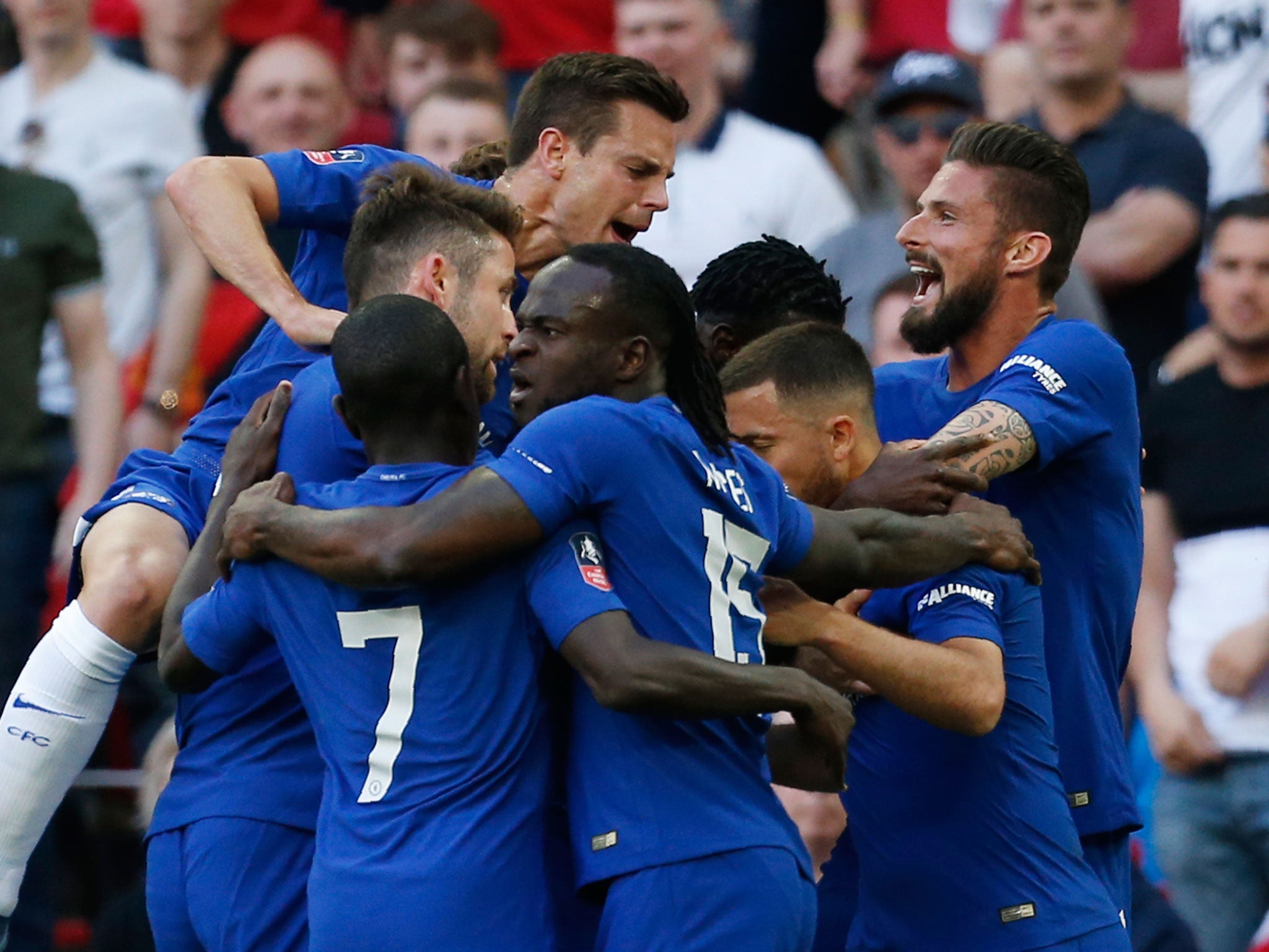 Eden Hazard penalty fires Chelsea to victory against Manchester United ...