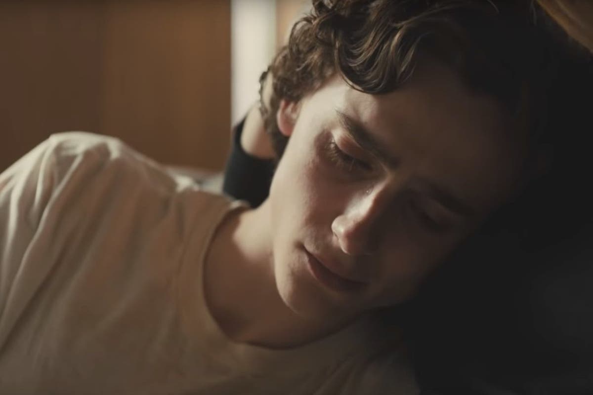 Beautiful Boy trailer positions Steve Carell and Timothée Chalamet as ...