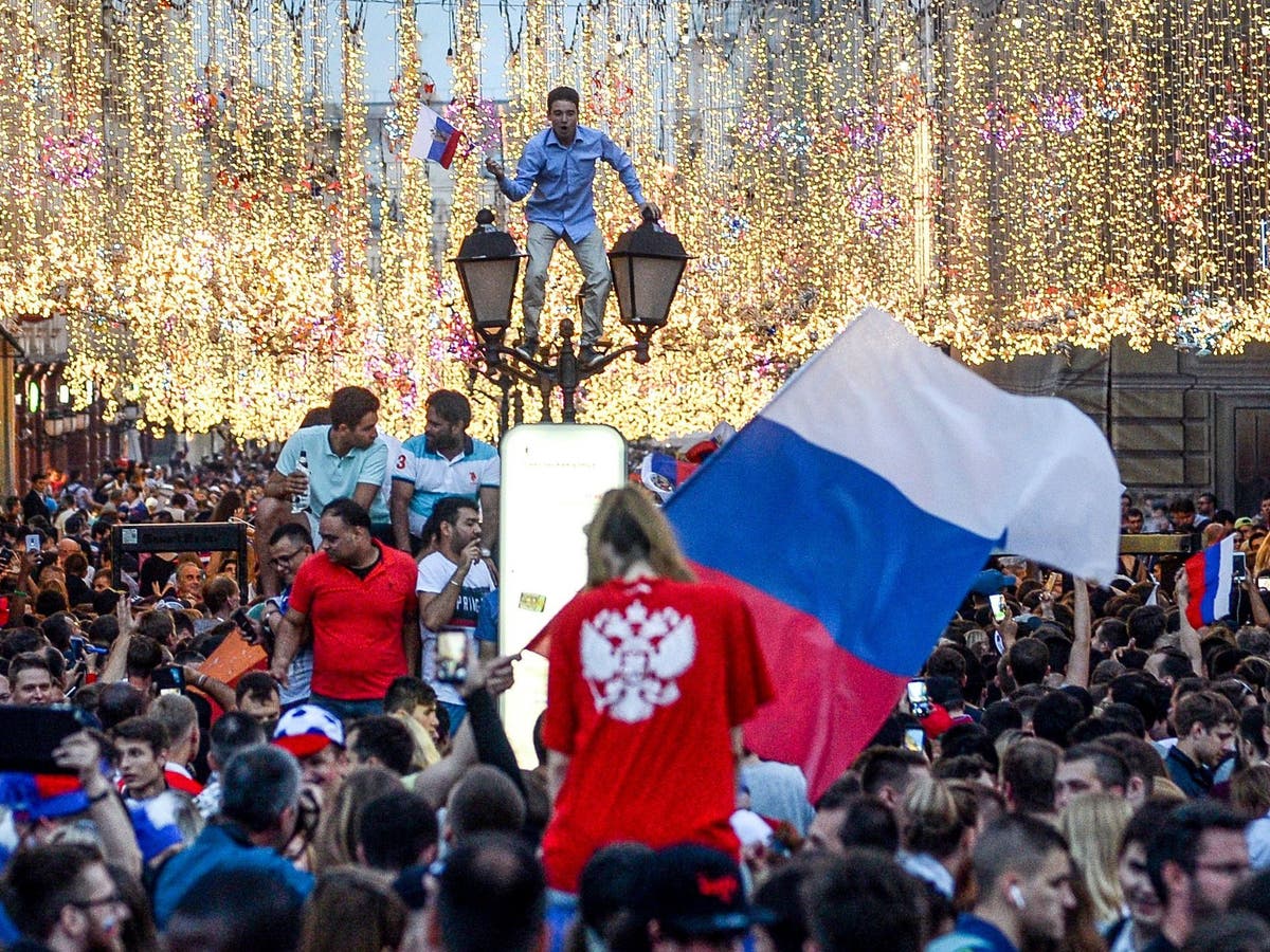 Moscow in meltdown as Russia celebrates historic win | The Independent ...