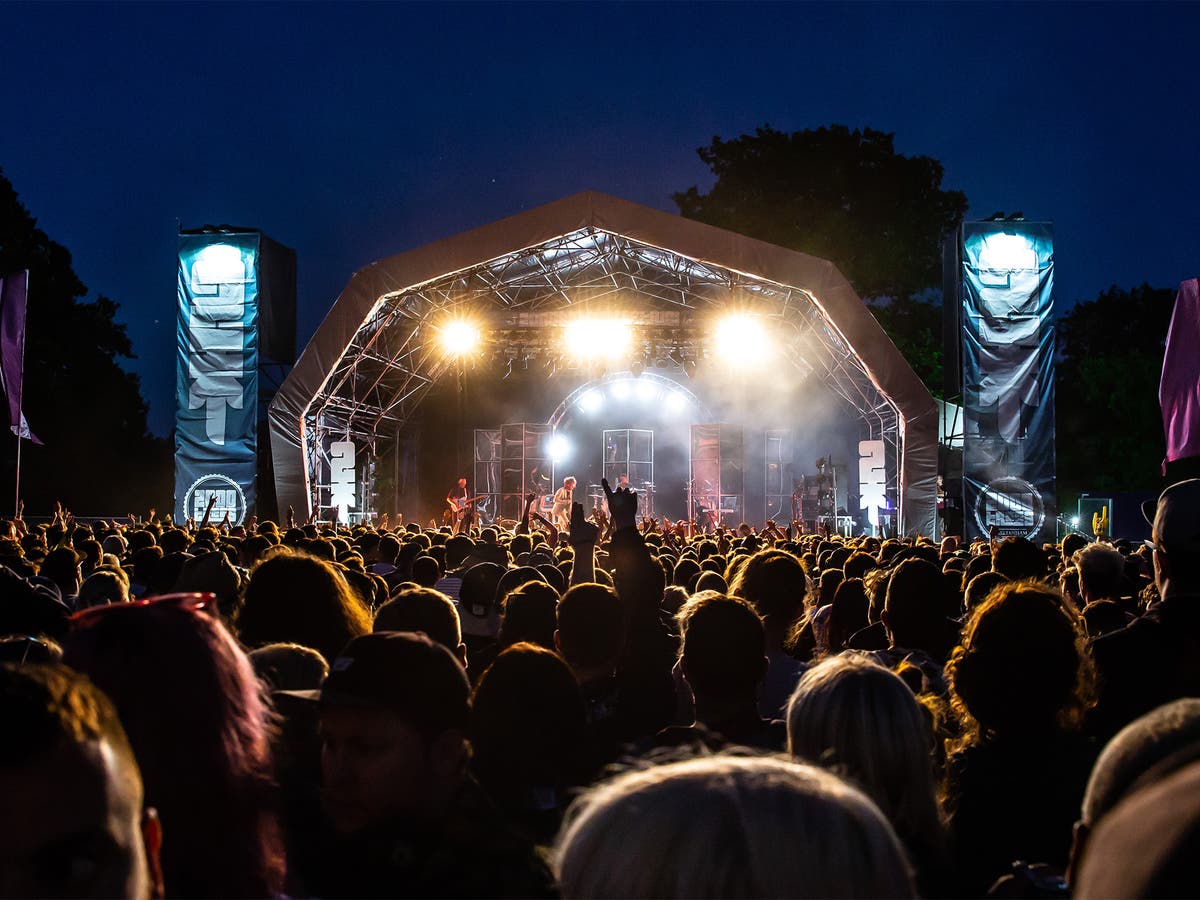 2000trees review: Beautifully independent rock festival where kindness ...