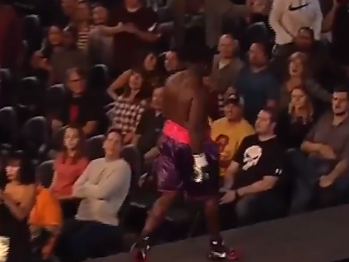 Watch: heavyweight boxer Curtis Harper walks out of ring in bout with ...