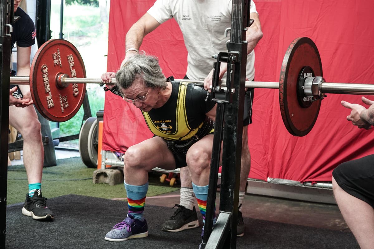 Meet the 71-year-old powerlifter encouraging other women to weight ...