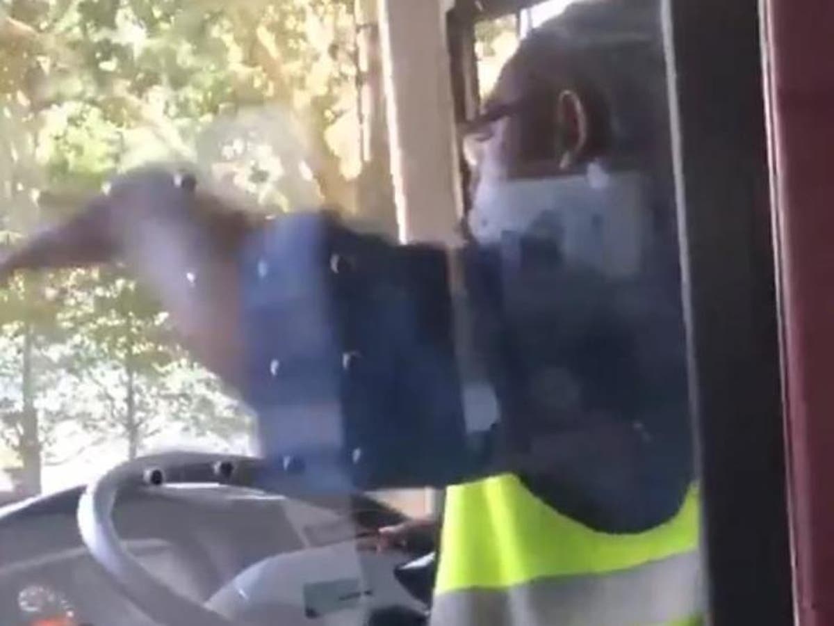 London bus driver wins praise after freestyling for entire journey ...