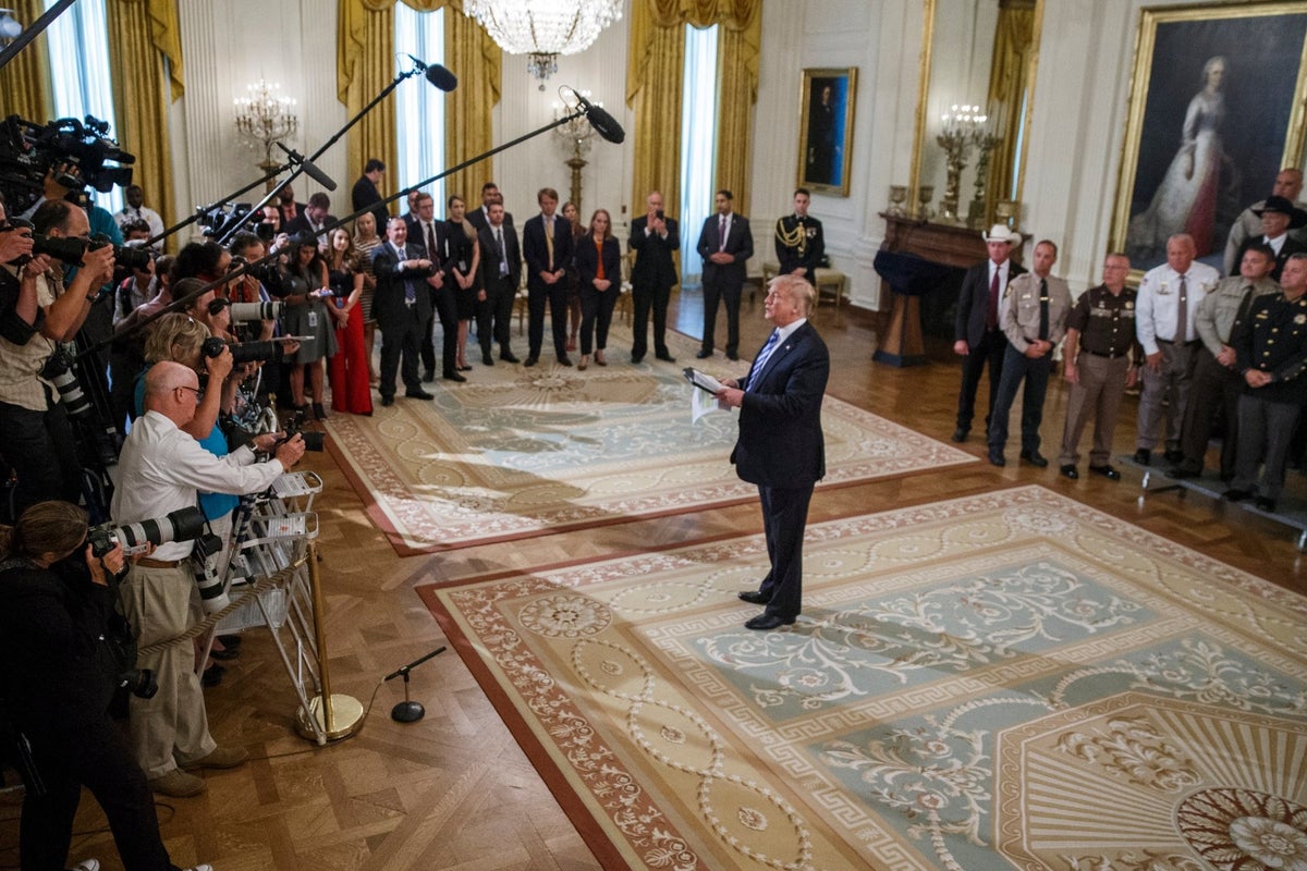 Trump says New York Times must turn White House aide behind anonymous ...