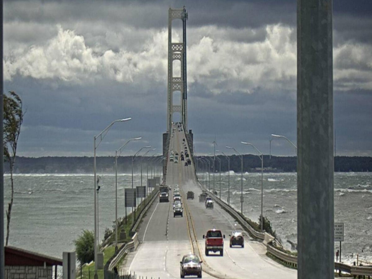 Mackinac Bridge Car Blown Off Maintenance Helps The Mackinac Bridge