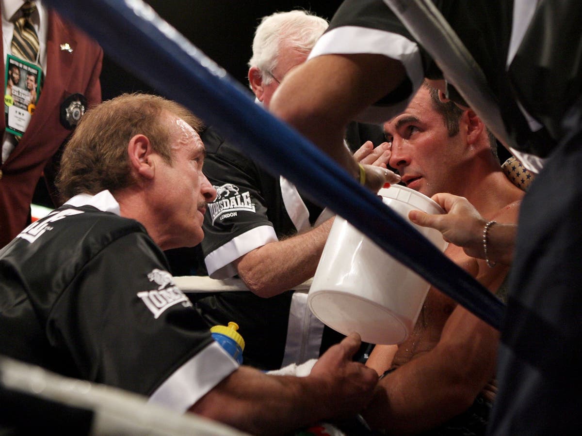 Enzo Calzaghe: Charismatic trainer who guided his son Joe to boxing ...