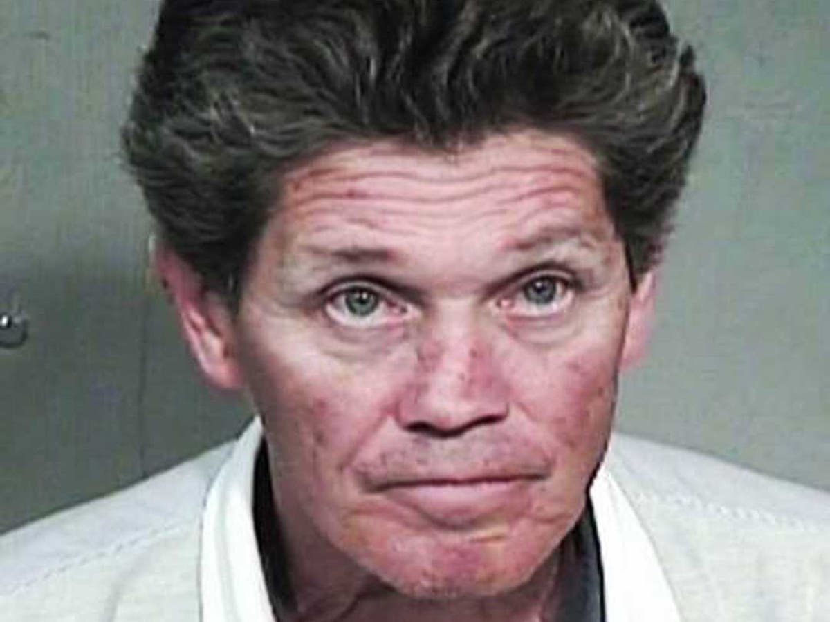 FBI agent dodges deadly hot tub before being shot by booby trapped ...