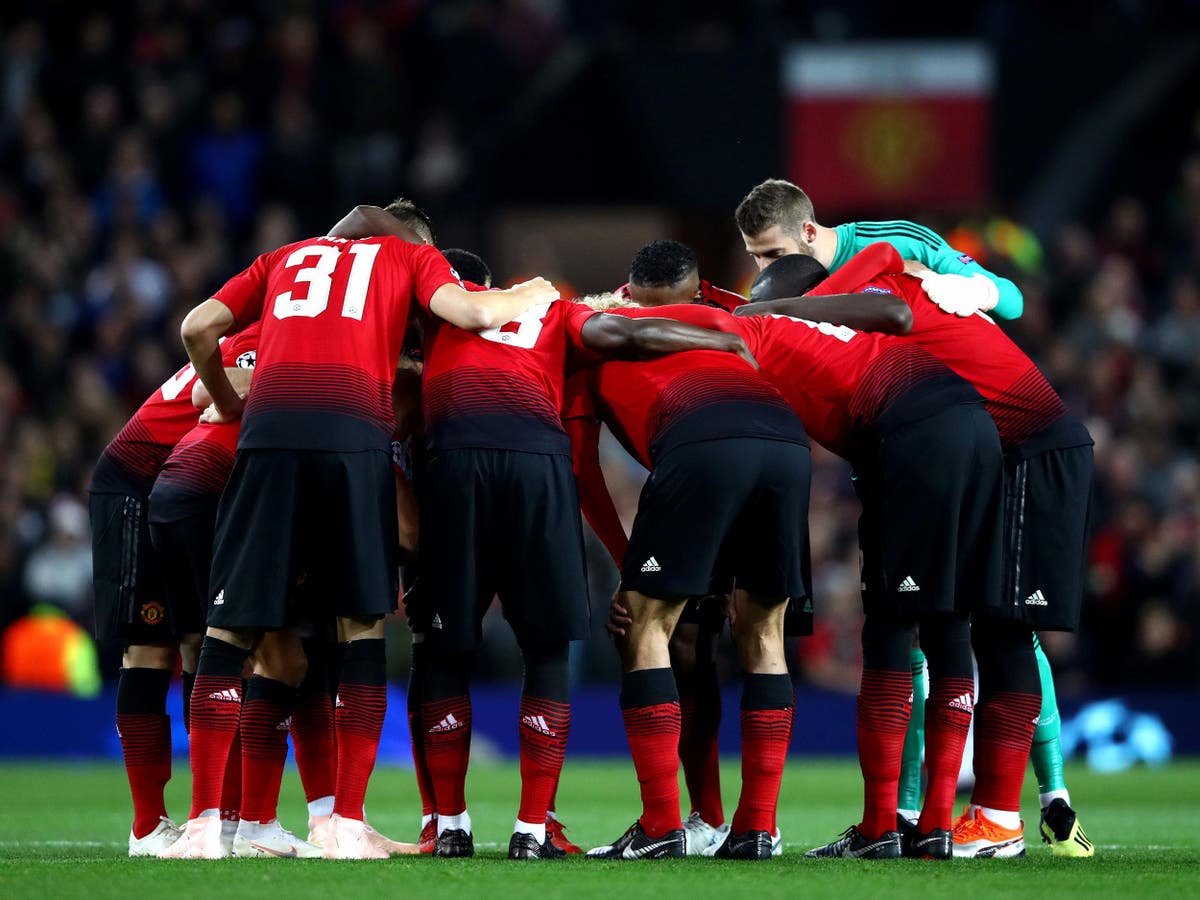 Manchester United pre-match huddle was show of support for Jose ...