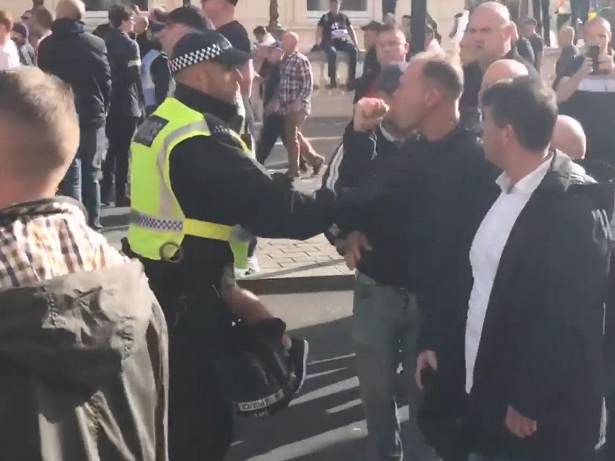 Democratic Football Lads' Alliance march erupts into violence with one ...