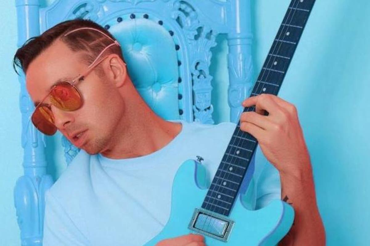 Canadian rapper dies after falling off aeroplane wing during music ...