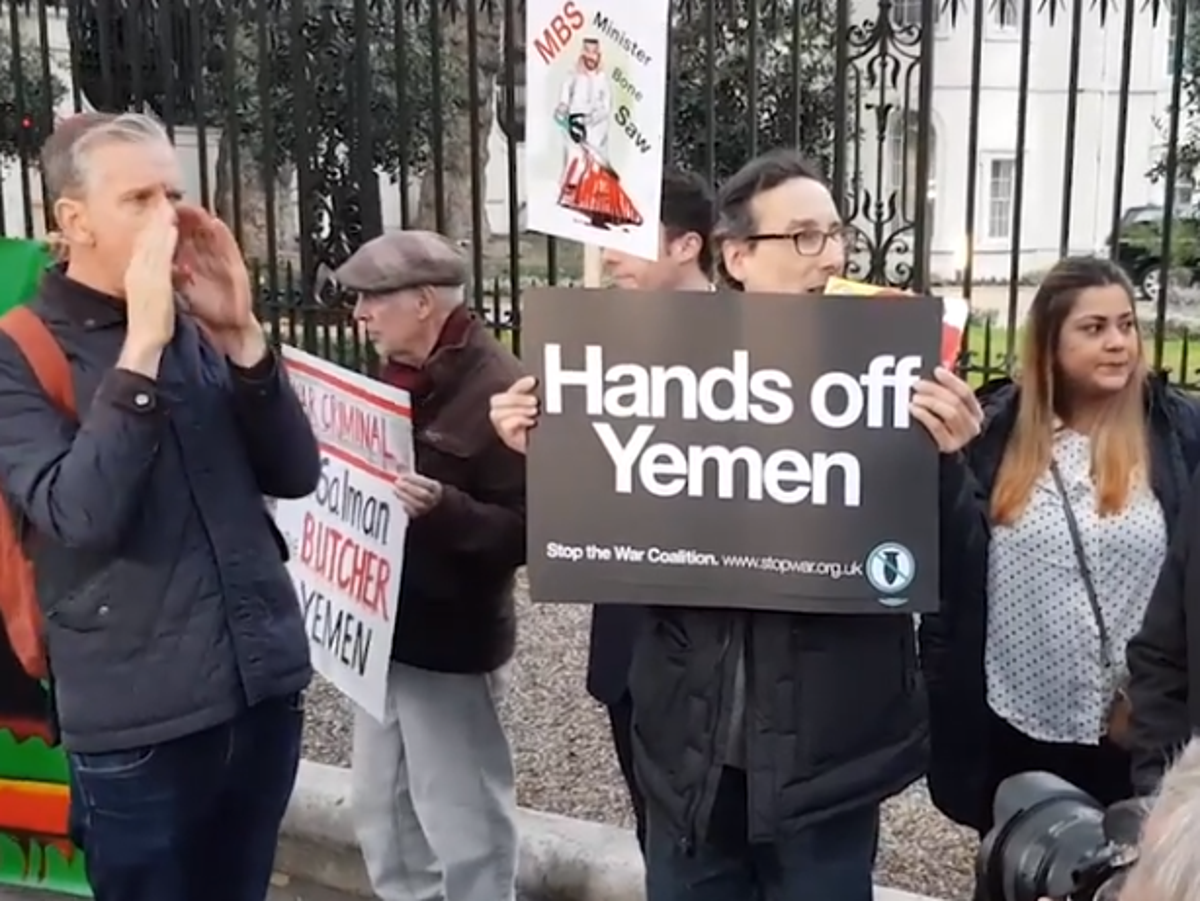 Demonstrators gather outside Saudi embassy to protest Yemen bombings ...