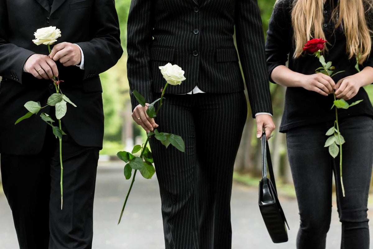 People should write their own obituaries and spare us the embarrassing ...