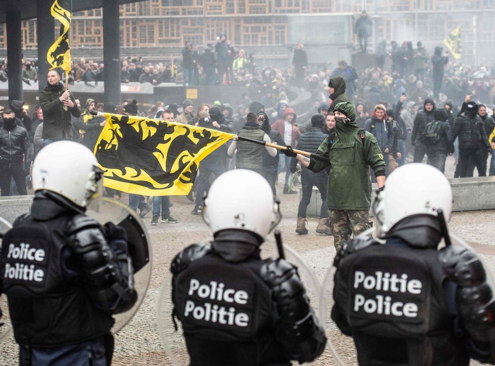 Brussels protests: Police use tear gas on anti-immigration ...