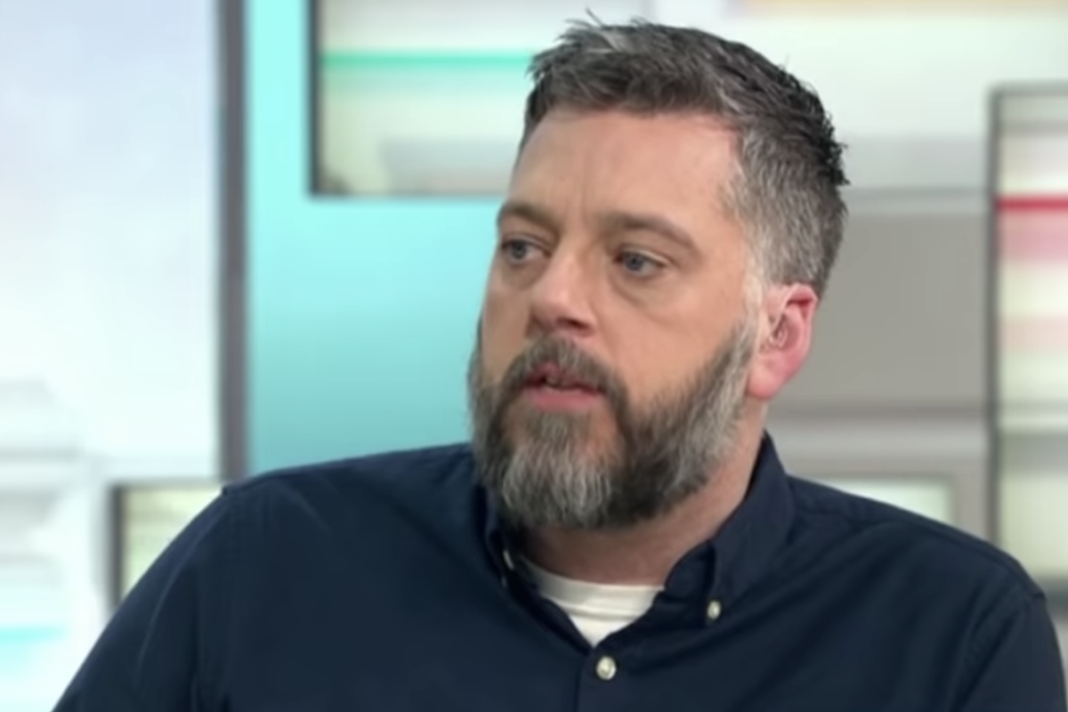 Radio host Iain Lee keeps suicidal caller on the line for half an hour ... Radio host Iain Lee keeps suicidal caller on the line for half an hour ...
