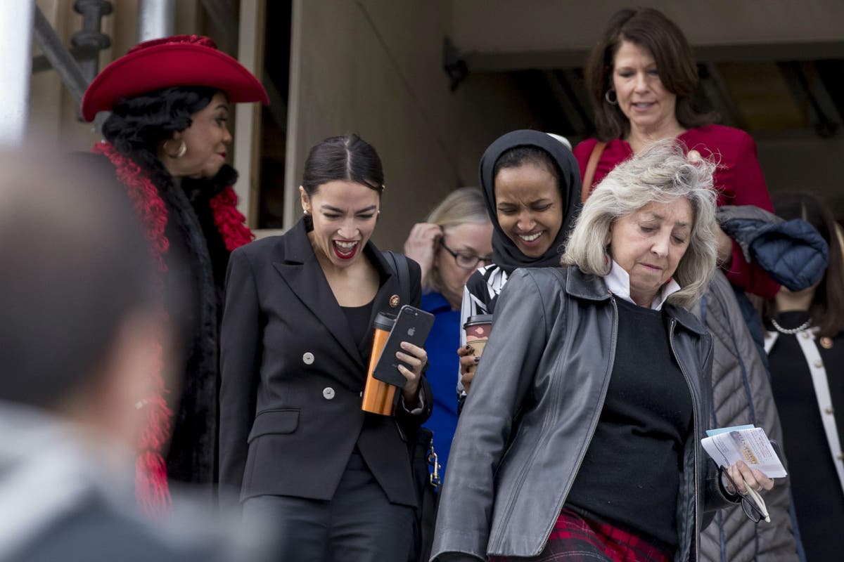 Alexandria Ocasio-Cortez teaches fellow Democrats how to use Twitter ...