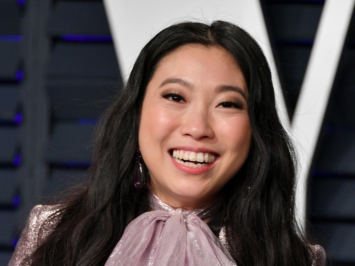 Oscars 2019: Crazy Rich Asians star Awkwafina swigs tequila from ...