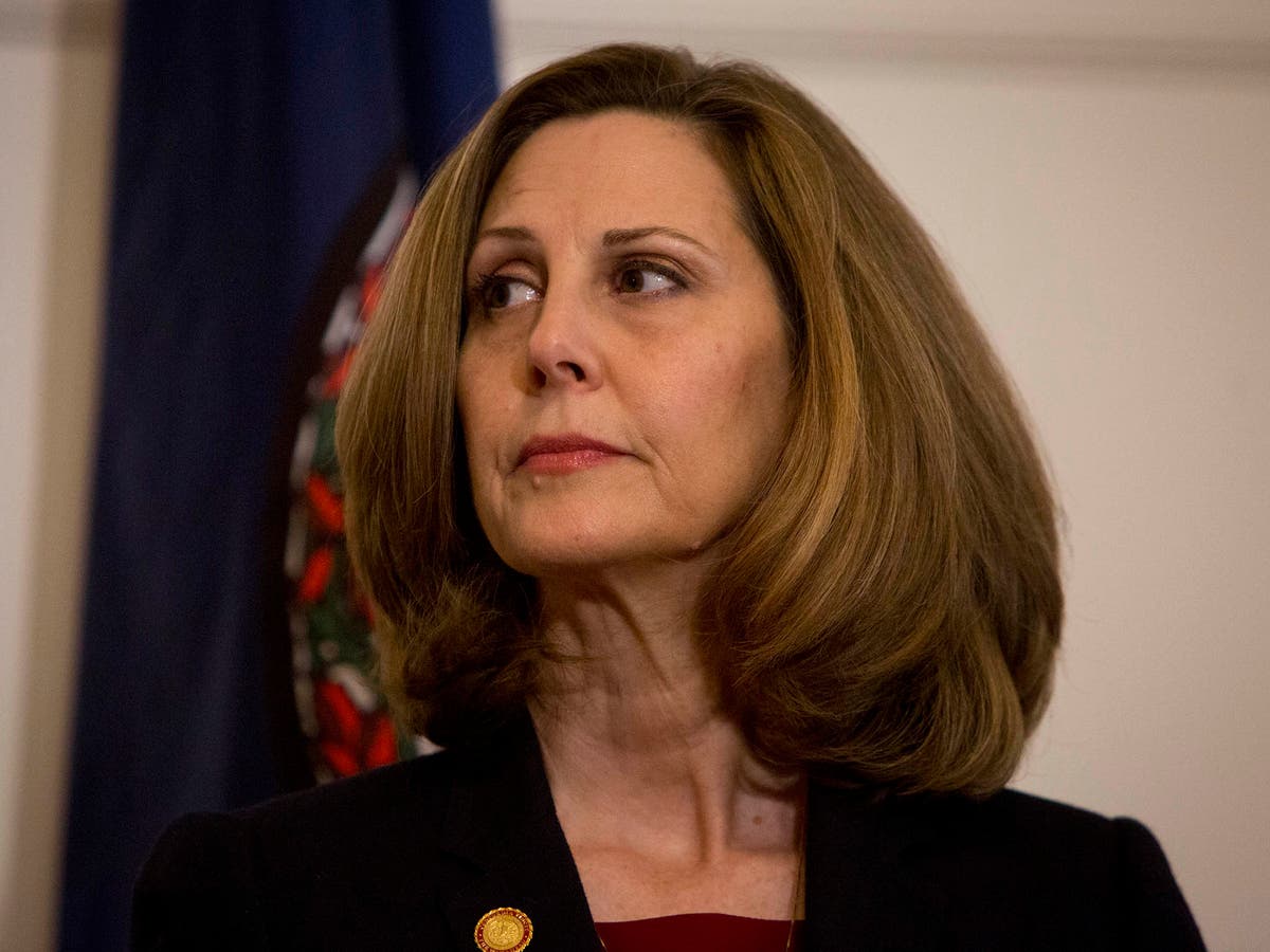 Virginia first lady handed cotton to black students on mansion tour ...