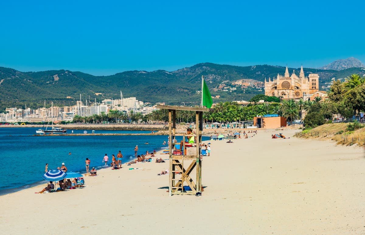 Mallorca to fine tourists and bars €3,000 for breaking rules in new ...