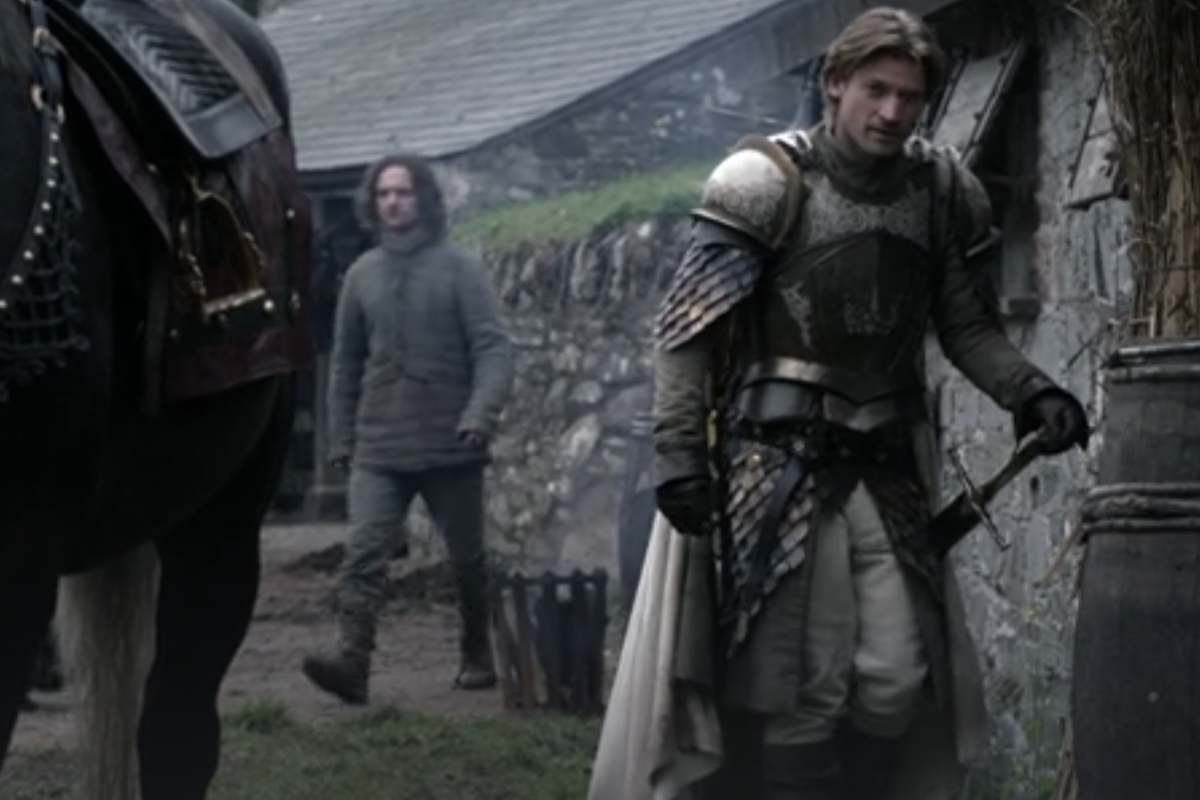 Game of Thrones extra in pilot episode confuses viewers with modern ...