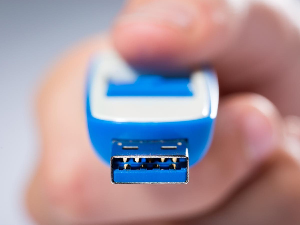 Windows 10 PCs to stop telling their users off for unsafely removing ...