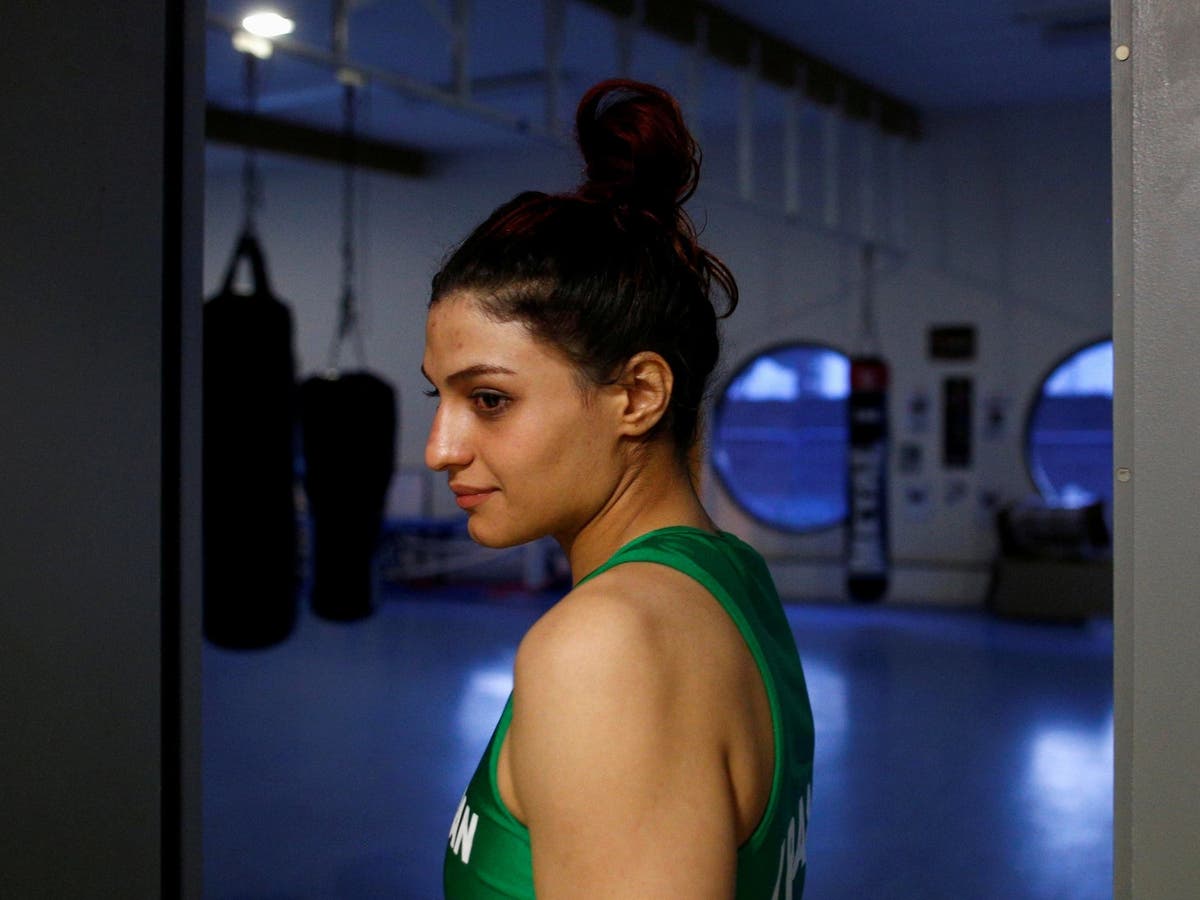 Sadaf Khadem: Iranian female boxer cancels return home after arrest ...