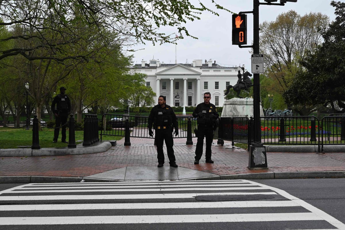 Man sets himself on fire outside White House, Secret Service says | The ...