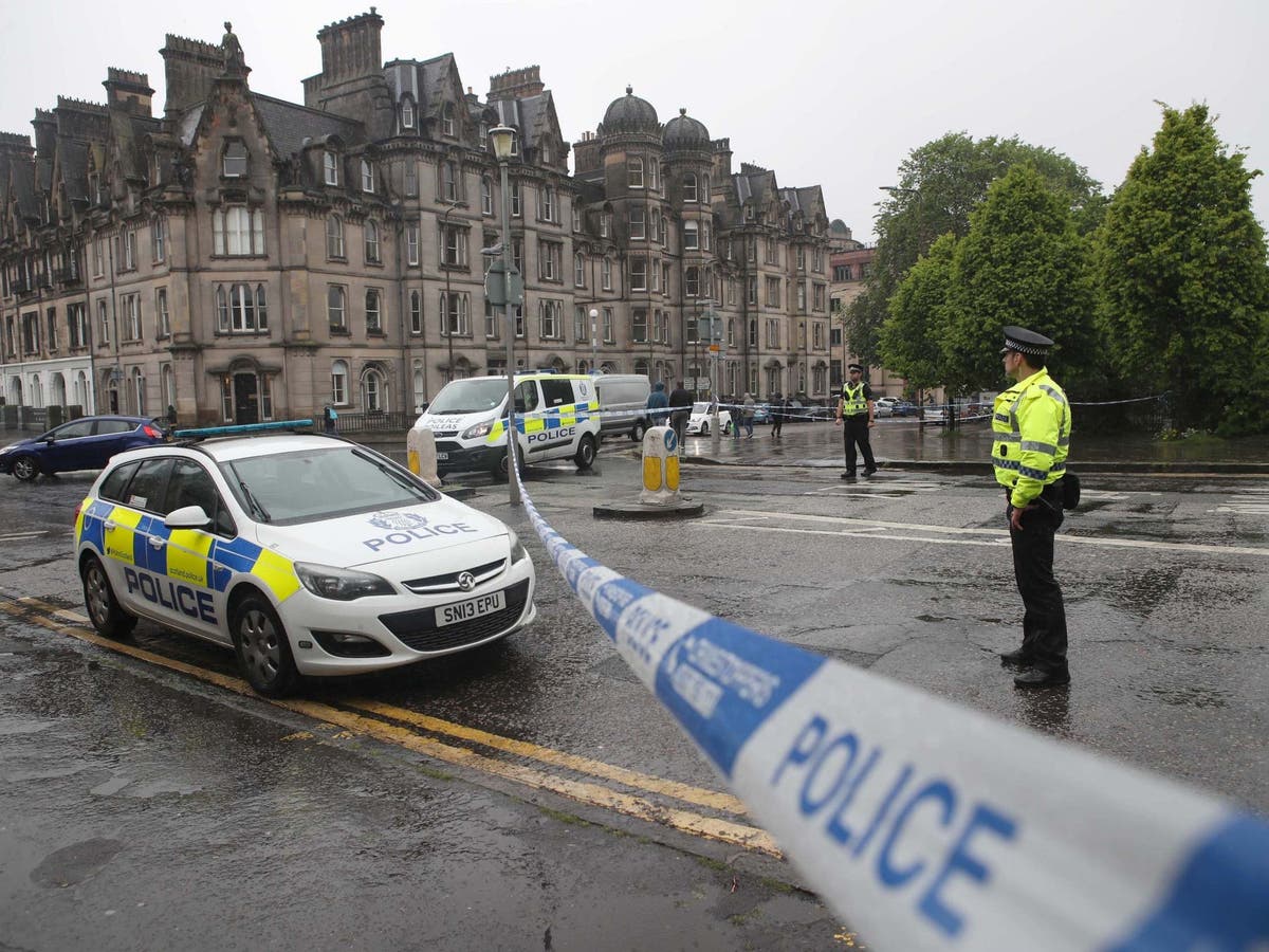 Edinburgh stabbing: Man killed in knife attack near castle | The ...