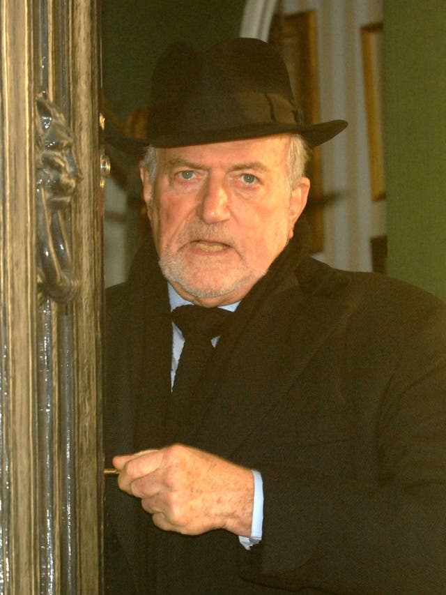 Claus von Bulow: Socialite acquitted of killing his wife after a trial ...