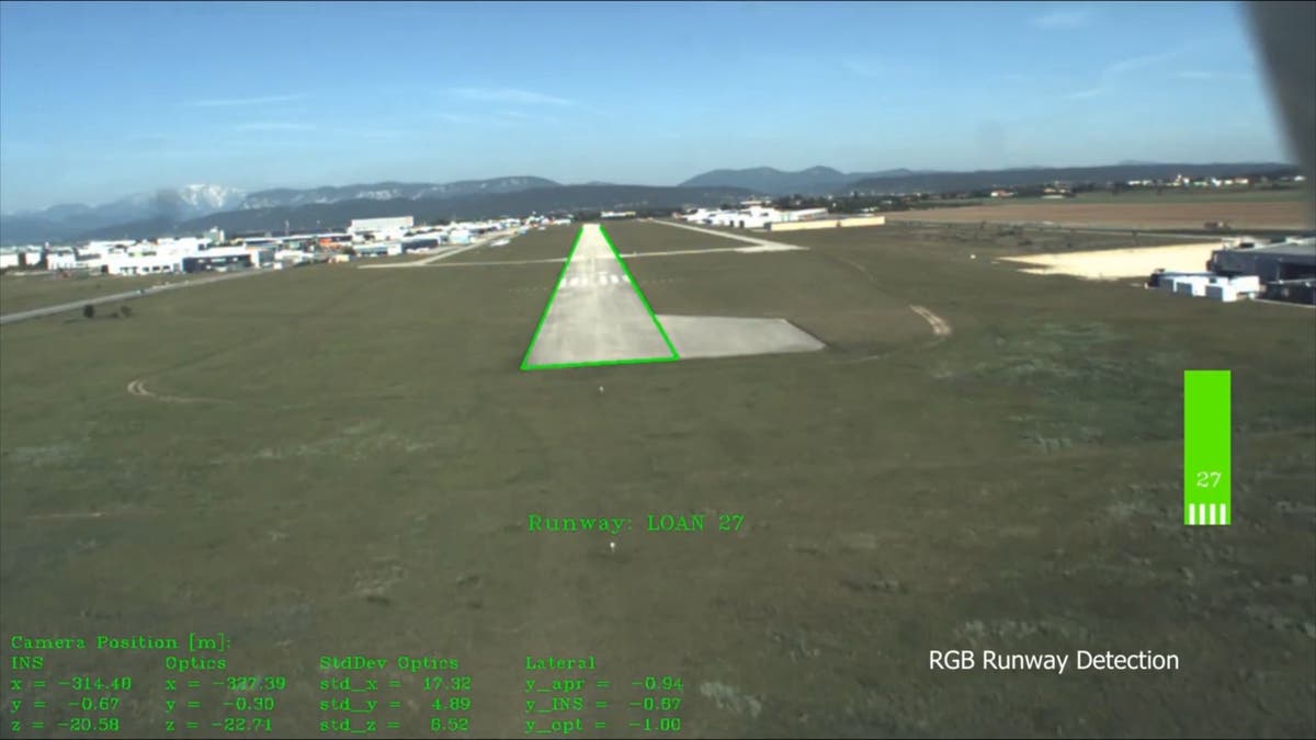 Aircraft landing autonomously without a pilot caught on video | The ...