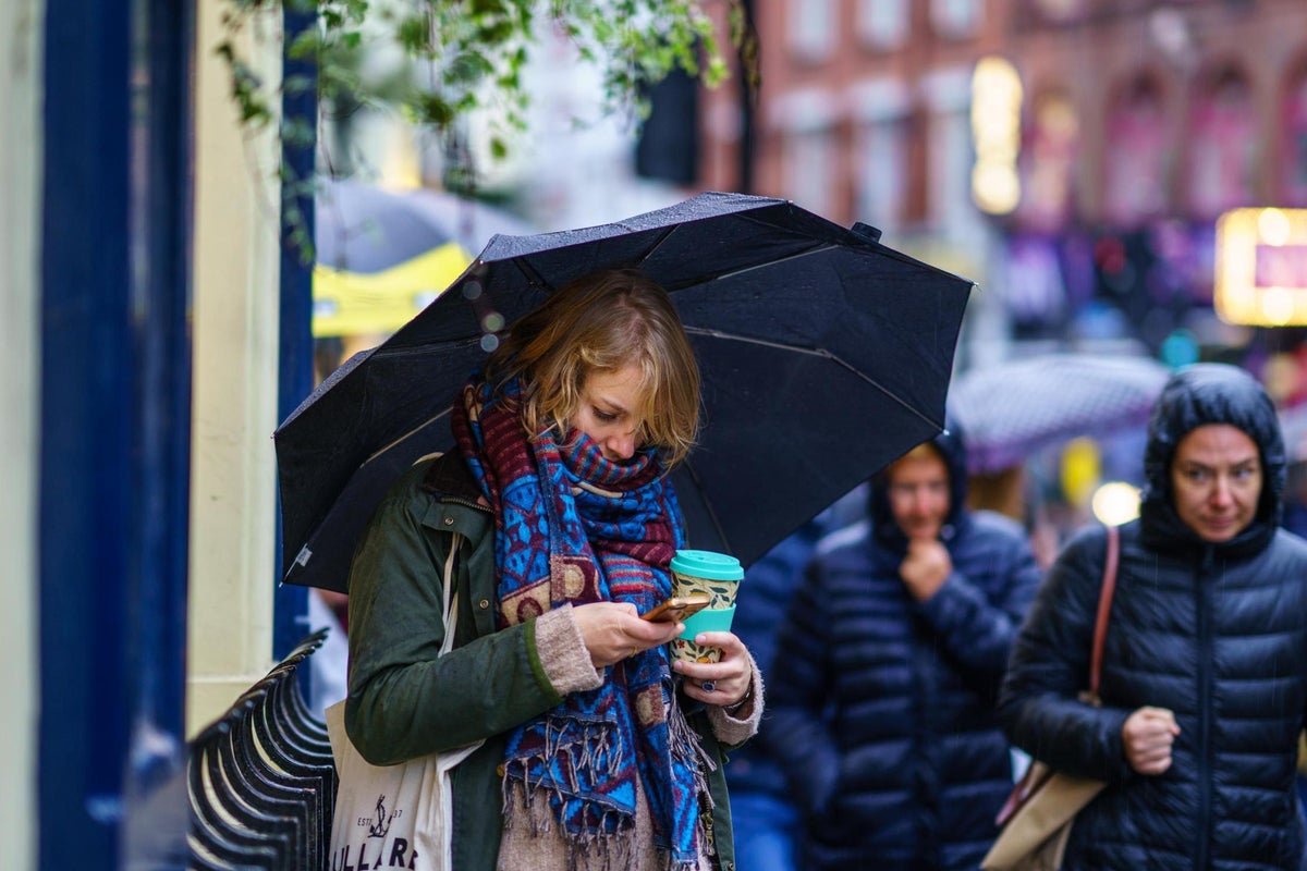 Majority of people think face-to-face flattery is dying out, poll ...