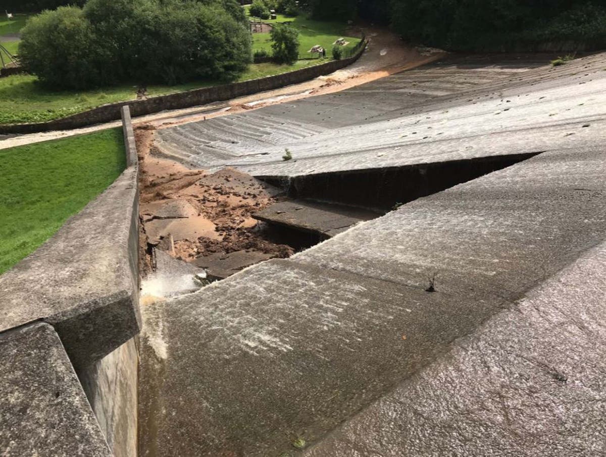 Whaley Bridge dam emergency - live: Reservoir wall at ‘high risk’ of ...