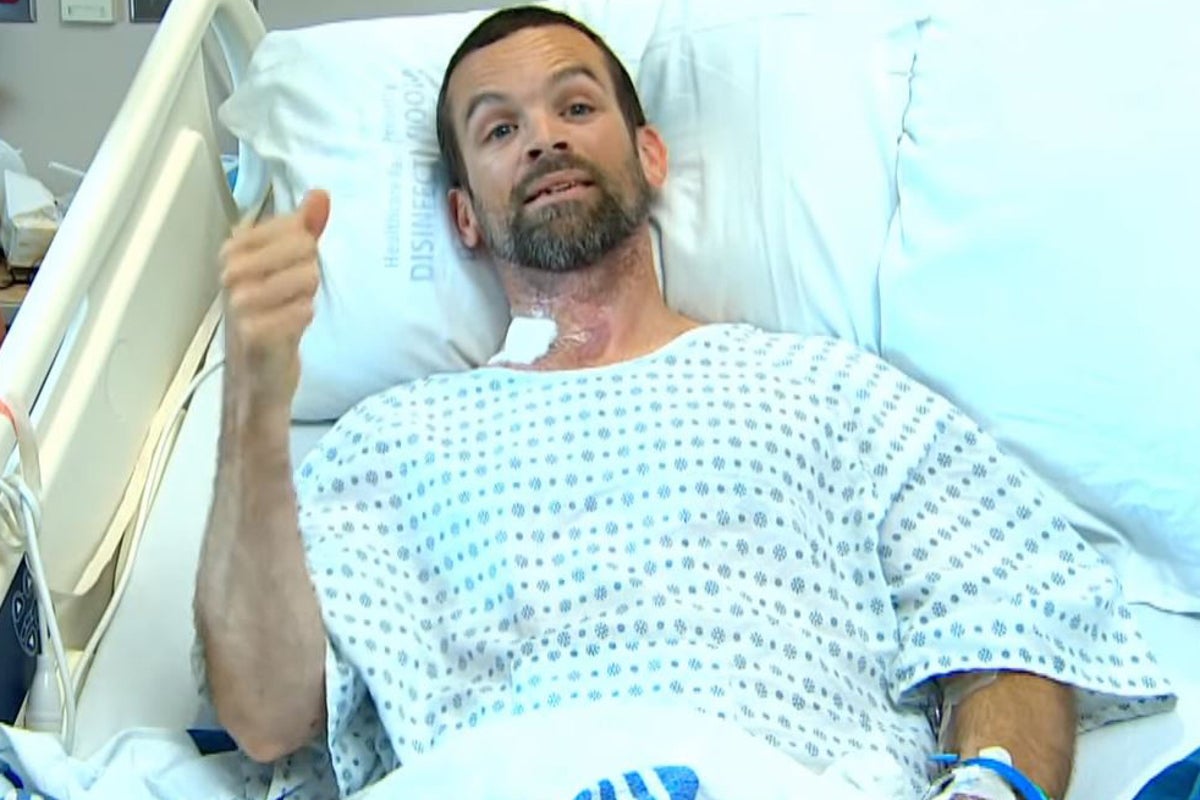 Man fights off grizzly bear by stabbing it in neck with pocket knife as ...