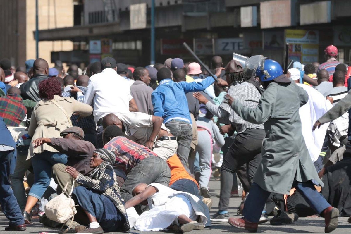 Zimbabwe: Police fire teargas, beat up anti-government protesters ...