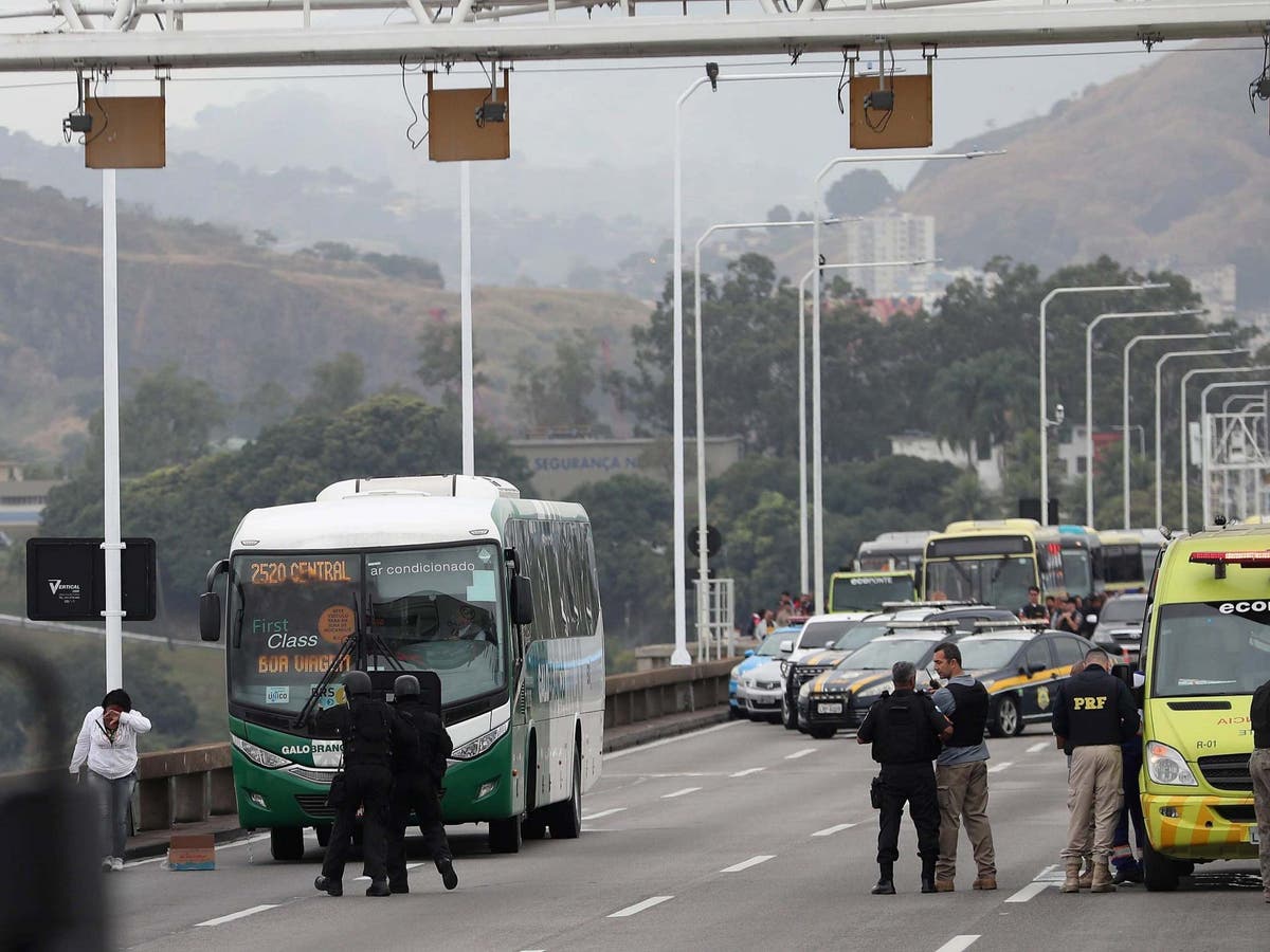 Armed man held bus full of passengers hostage on Brazil bridge and ...