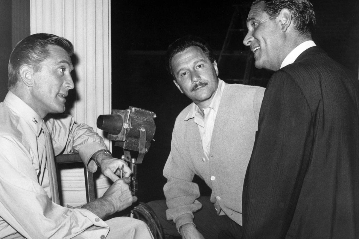 Edward Lewis: Film producer who helped to break the Hollywood blacklist ...