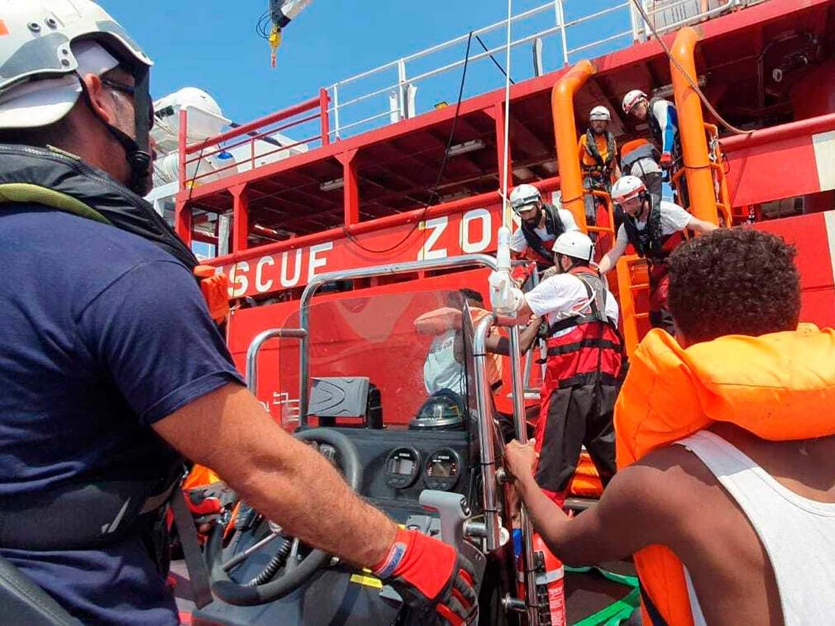 Spanish coastguard rescues more than 200 refugees crossing ...