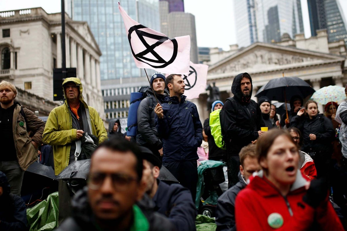 Extinction Rebellion protests live: Latest updates as climate activists ...