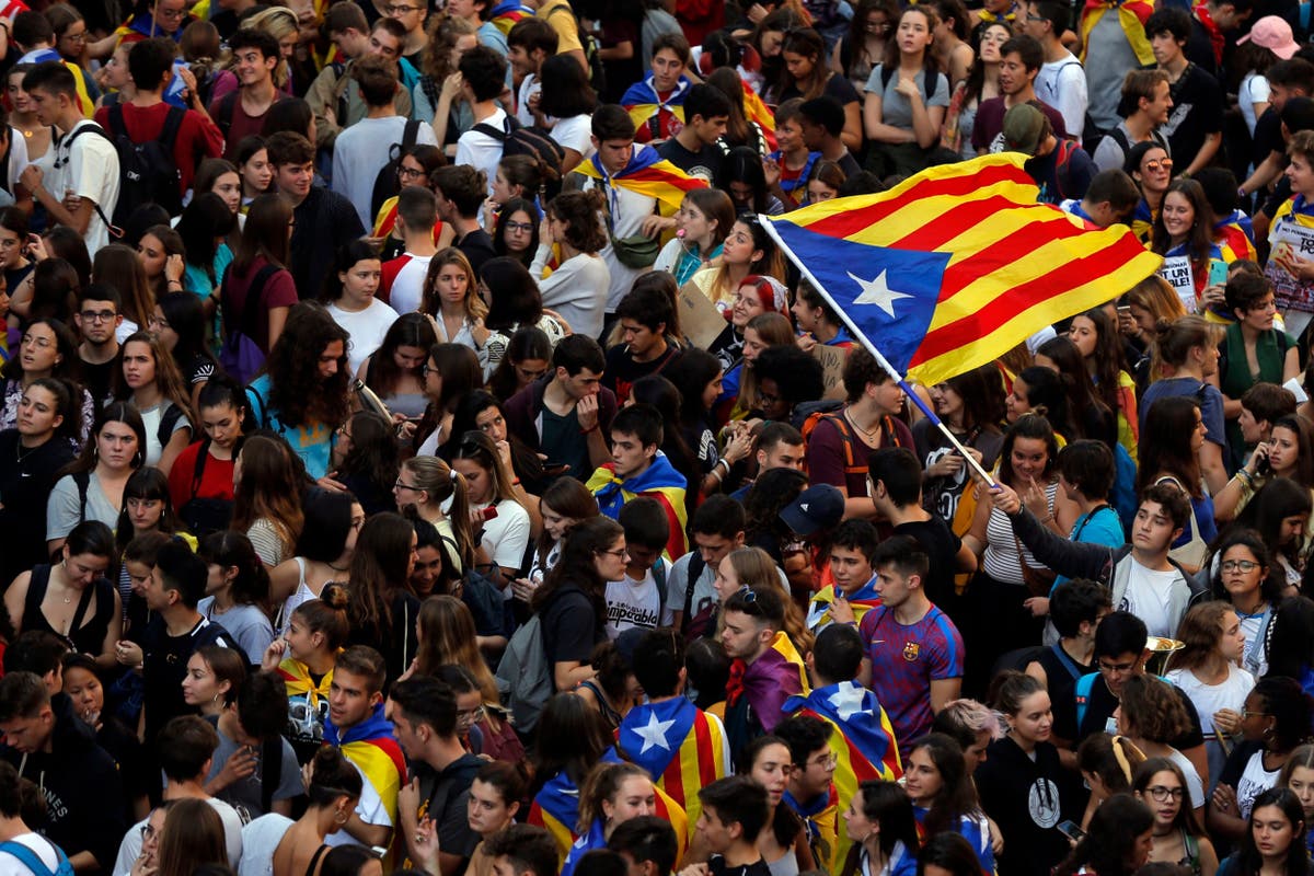 Barcelona protests: Hundreds of thousands to join rally after Catalan ...