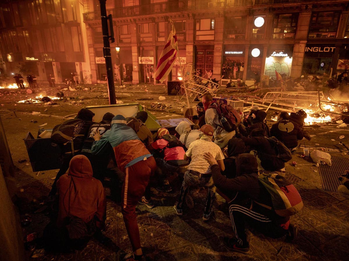 Violence erupts after hundreds of thousands take to the streets ...