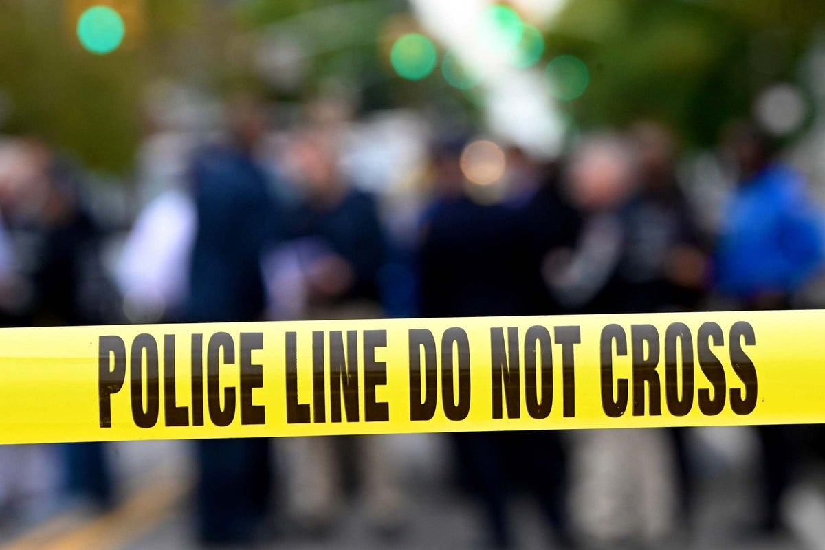 Police officer arrested after body of his chief found in hotel room ...