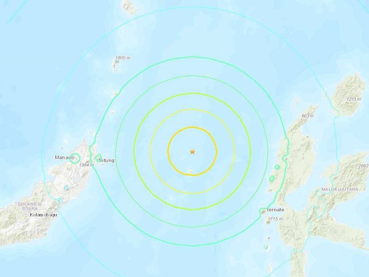 Indonesia Earthquake Tsunami Warning After 7 4 Magnitude Quake Hits