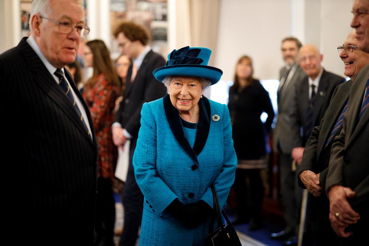Queen death hoax spread by WhatsApp was result of royal navy drill ...