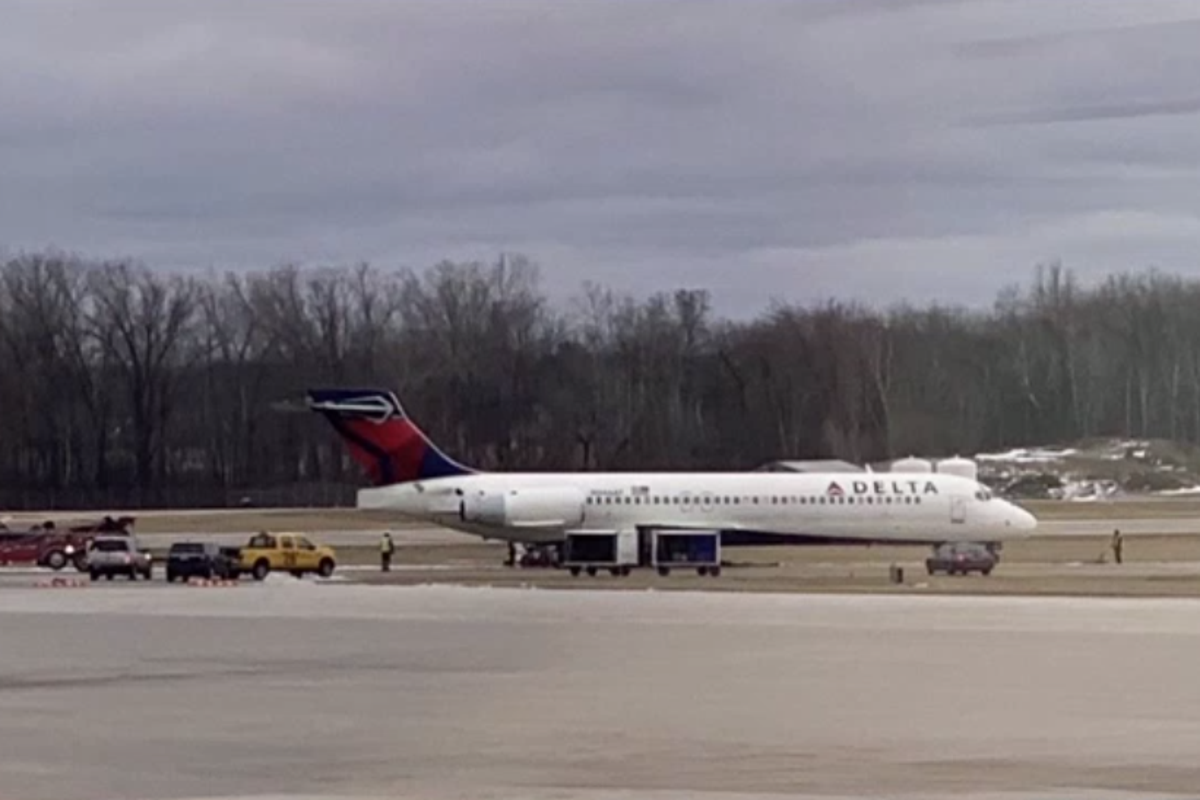 Delta flight skids off runway | The Independent | The Independent