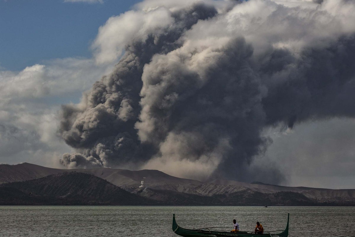 Philippines Taal volcano news live: Latest updates as more earthquakes ...