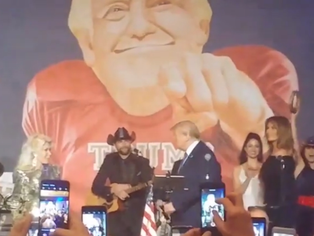Trump depicted as American football player at bizarre Mar-a-Lago ...